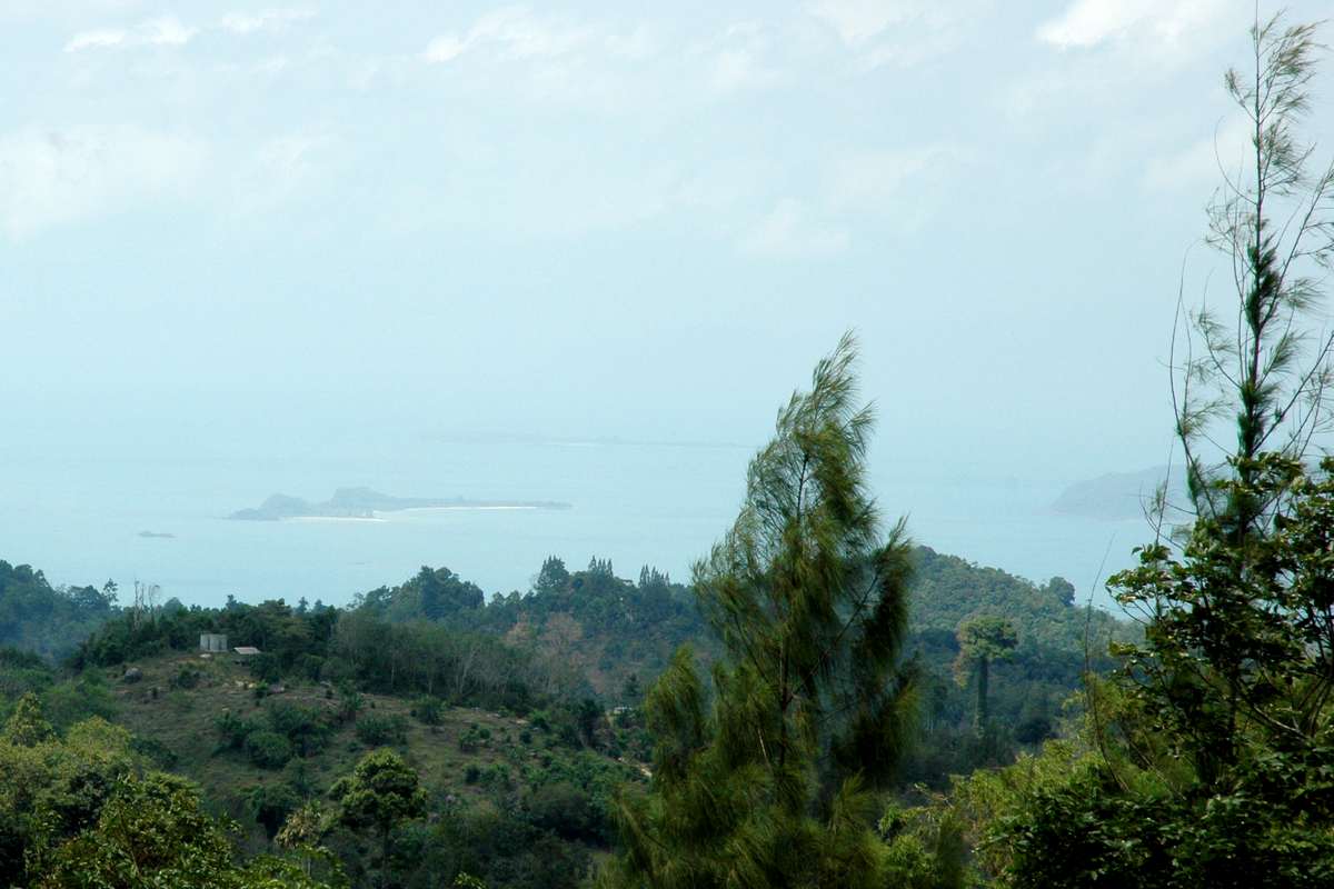 Island of Koh Mat Sum in the center left.
